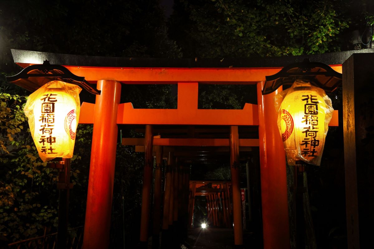 Hanazono Inari Shrine: The Red Torii Gates Of Ueno Park