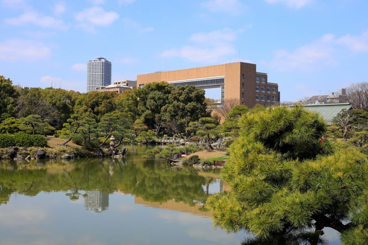 Hamarikyu Gardens: Beautiful Japanese Gardens In the heart Of Tokyo