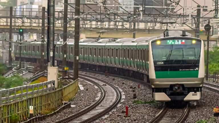 JR Yamanote Line: Tokyo's Central Train Loop